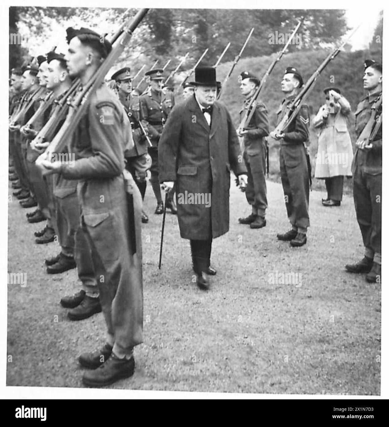 THE PRIME MINISTER WATCHES INFANTRY TRAINING - The Prime Minister ...
