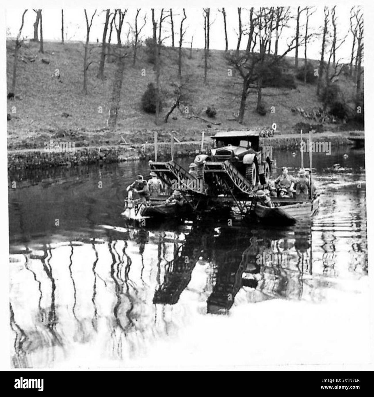 War correspondents observe Royal Engineers training battalion personnel ...