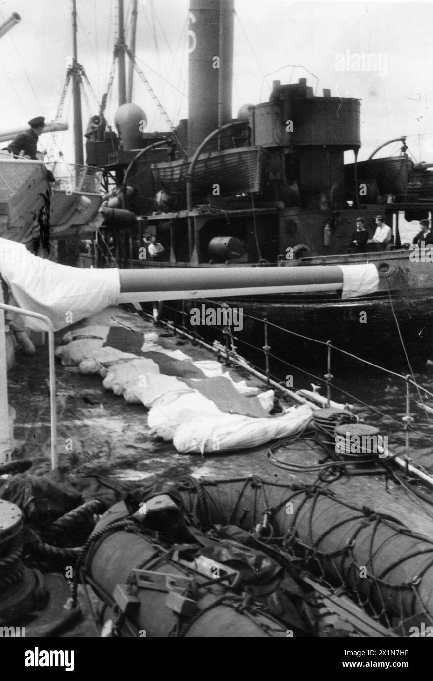 Dead bodies normandy hi-res stock photography and images - Alamy