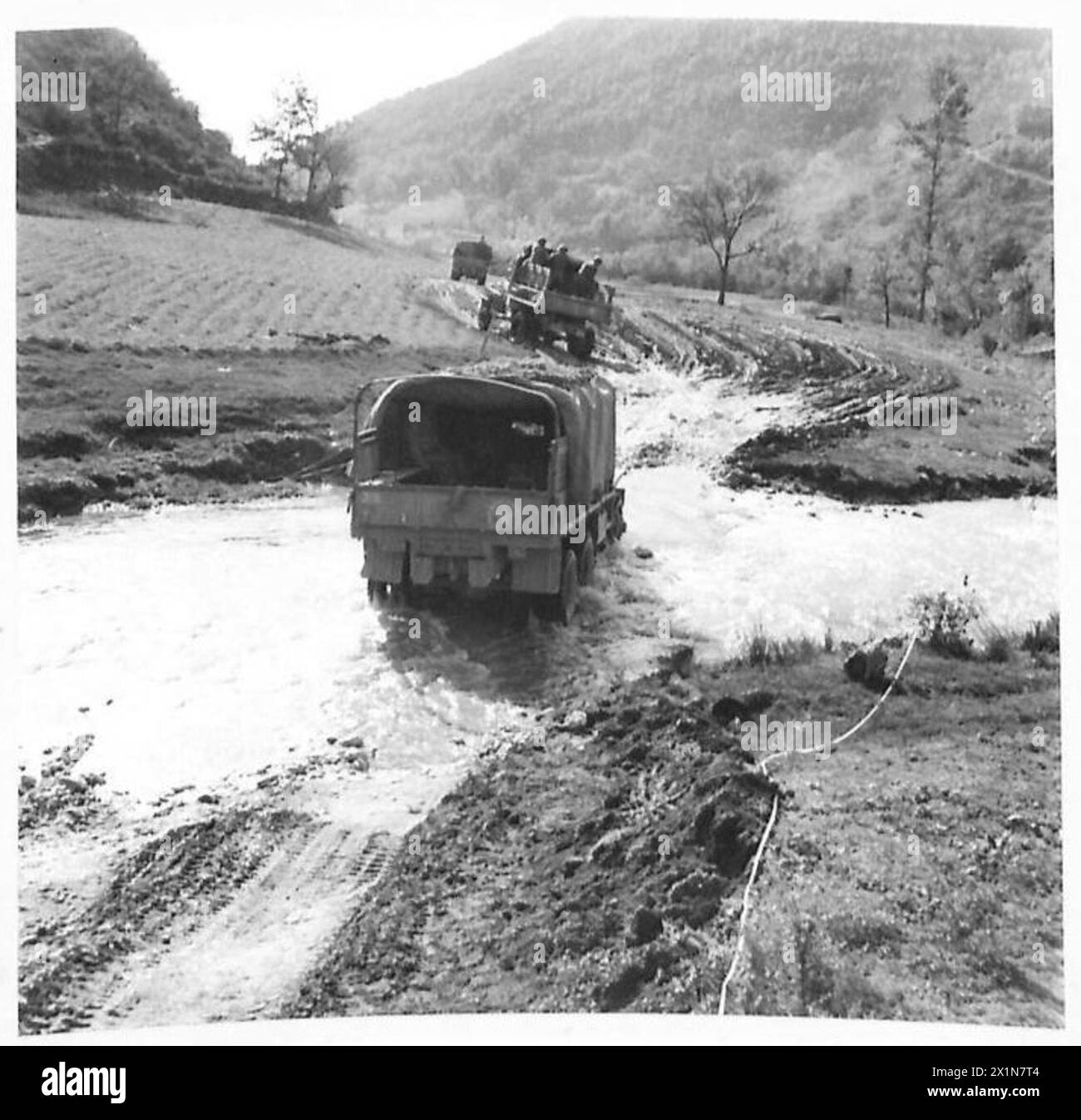 ITALY : FIFTH ARMY FRONTAMERICAN SECTOR - By-pass for a demolished ...