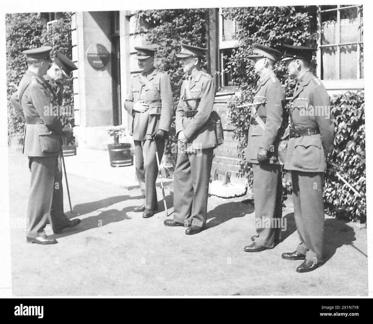 Senior british army officers Black and White Stock Photos & Images - Alamy