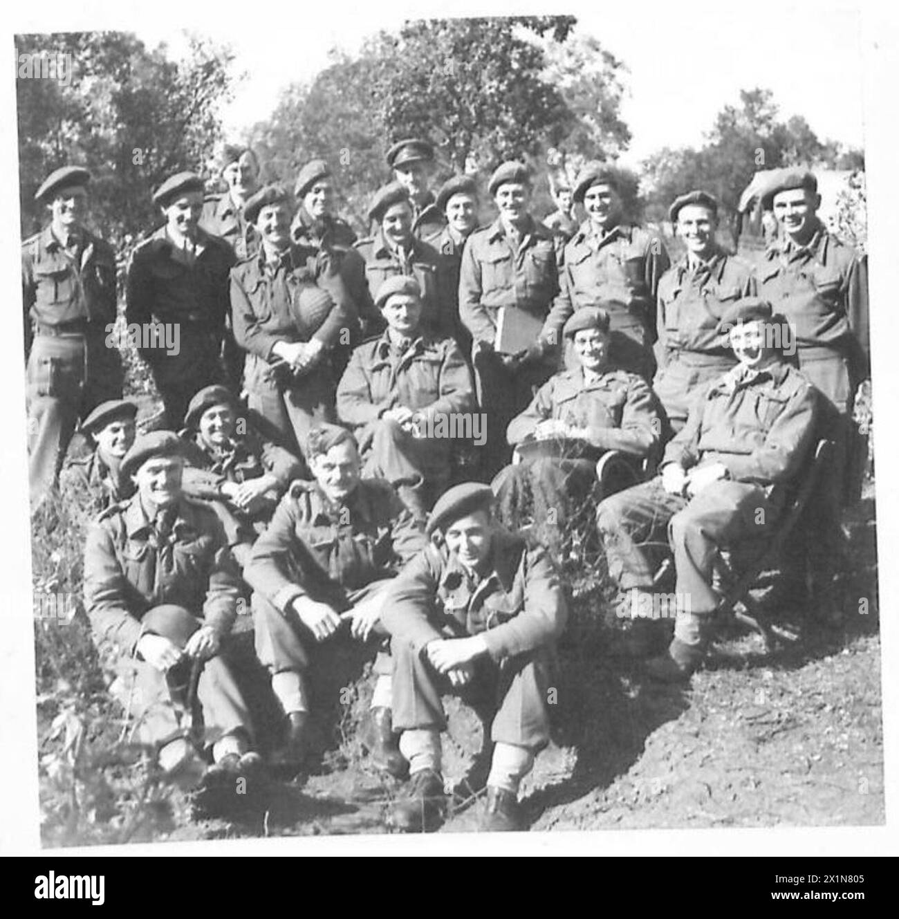 ITALY : FIFTH ARMYANZIO BRIDGEHEADSALUTE THE SOLDIER SERIES - A group ...