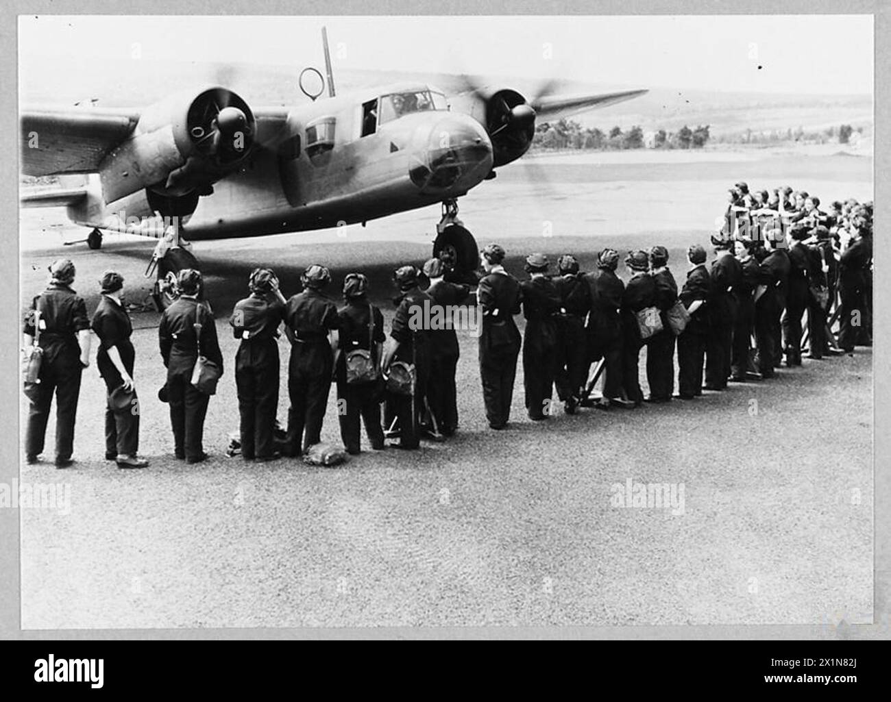 W.A.A.F. FLIGHT MECHANICS - Instruction in aircraft starting and engine ...