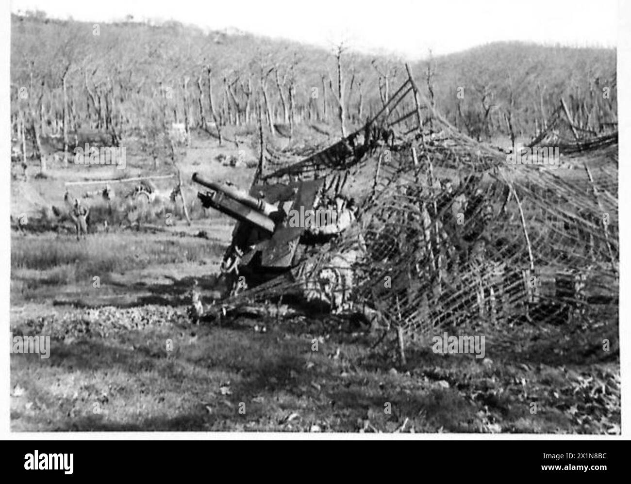 ITALY : FIFTH ARMY - 25-pounder gun of 510 Battery 146 Fd. Regiment, R ...