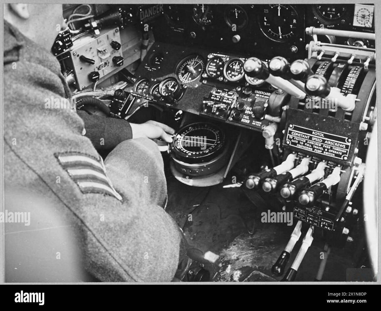 Compass mechanics hi-res stock photography and images - Alamy