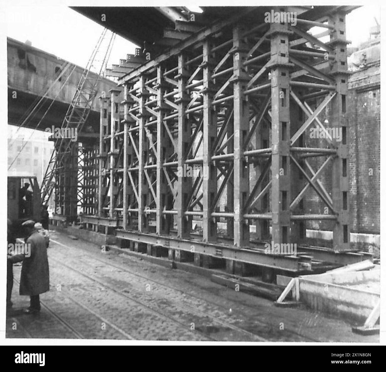 Bridge elephant Black and White Stock Photos & Images - Alamy