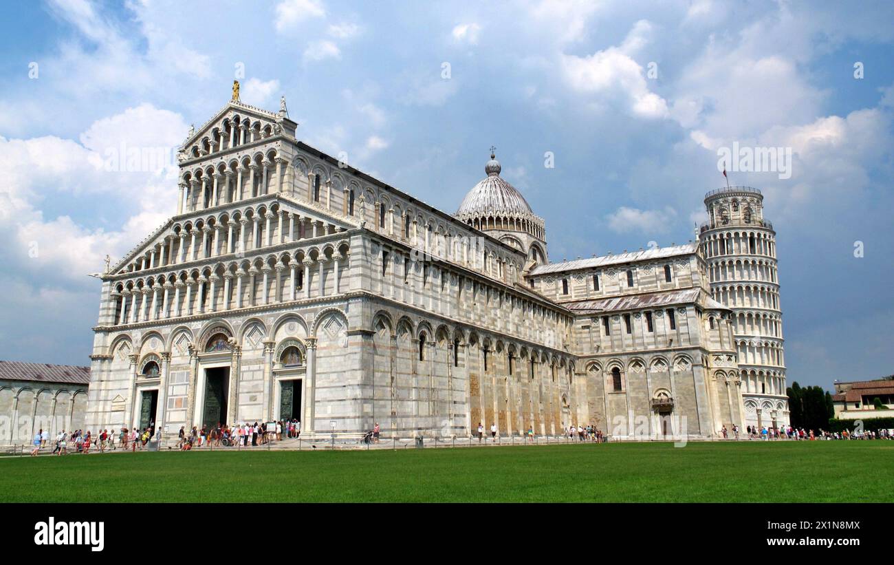 Detail of the facade of the Pisa Cathedral, (Duomo di Santa Maria ...