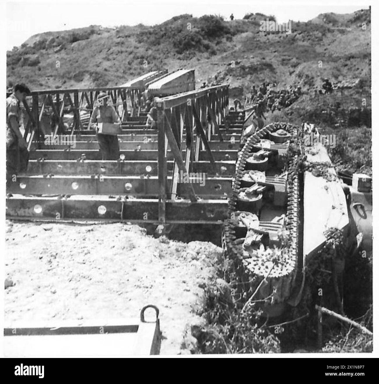 ITALY : EIGHTH ARMY OFFENSIVE - A Bailey bridge is erected over a wadi ...