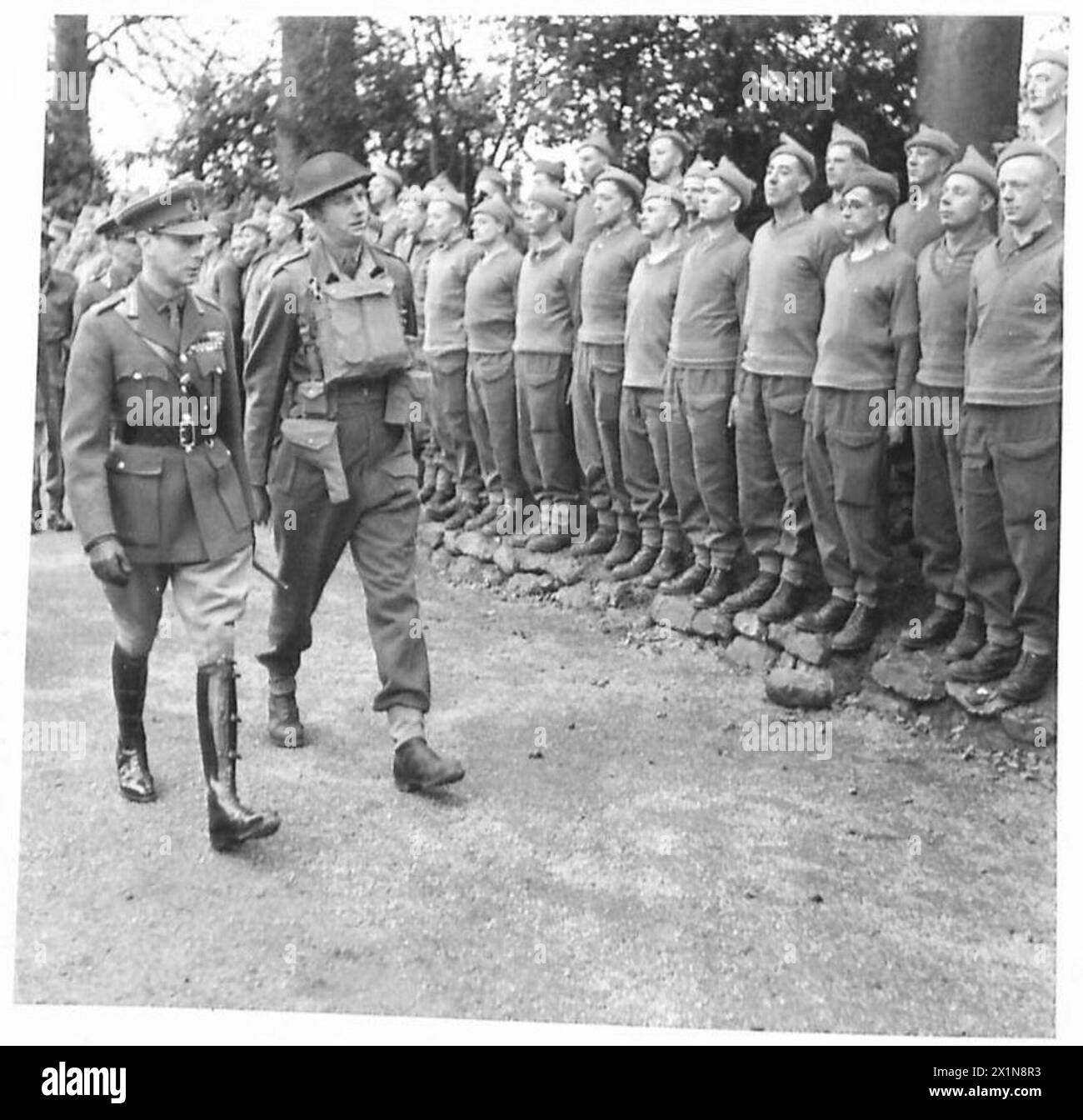 The King inspects British Army assault troops during King’s Day ...