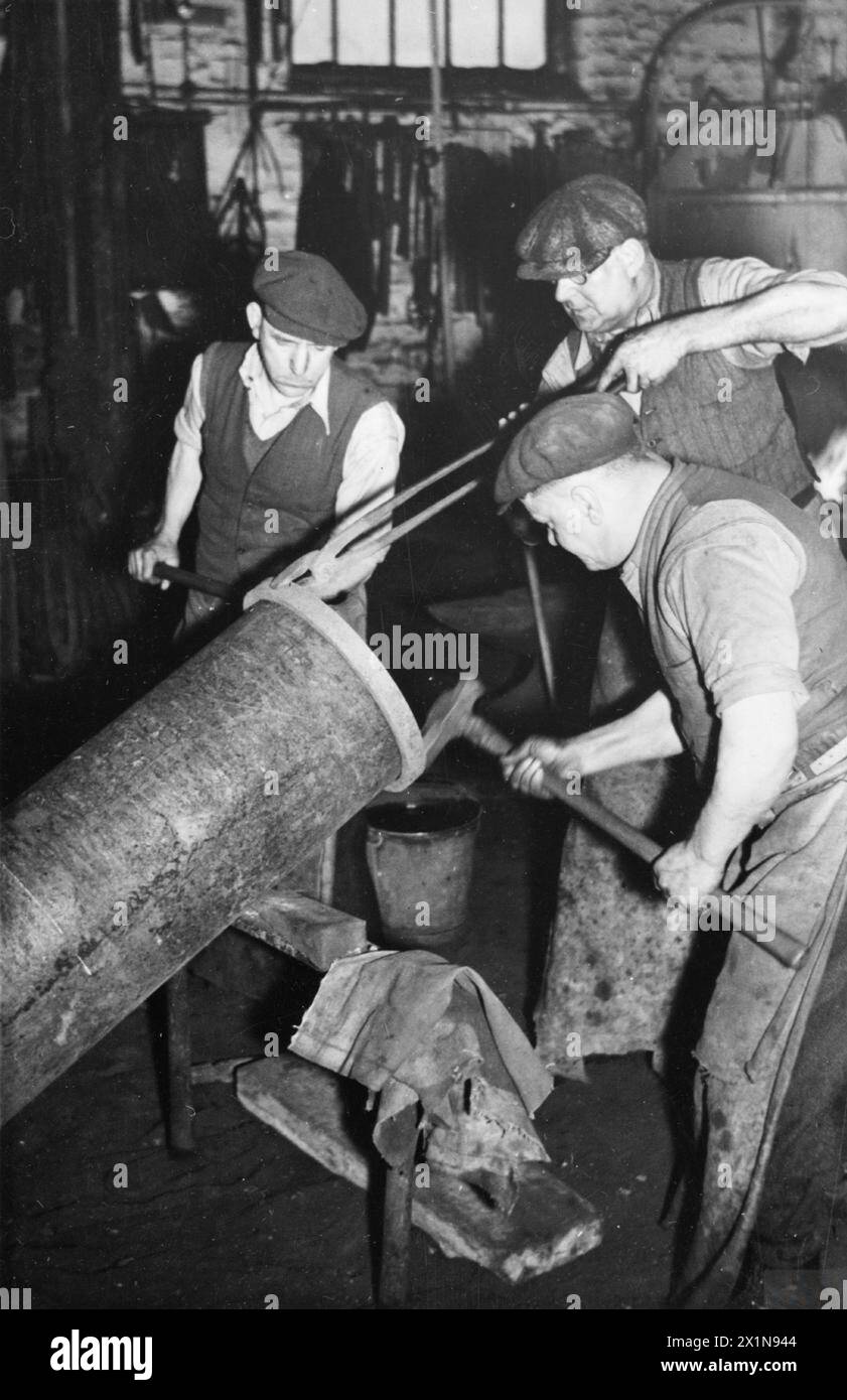 MEN BEHIND BRITAIN'S SHIPS. MARCH 1945, AT THE LIVERPOOL WORKS OF ...