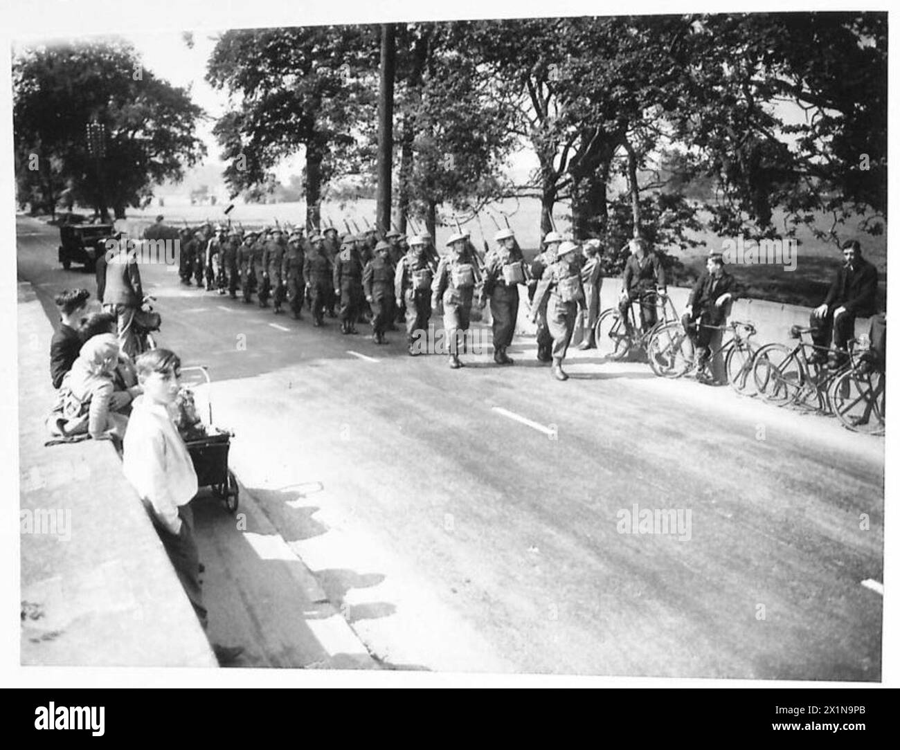 HOME GUARD EXERCISE IN THE WESTERN COMMAND - Home Guards on parade ...