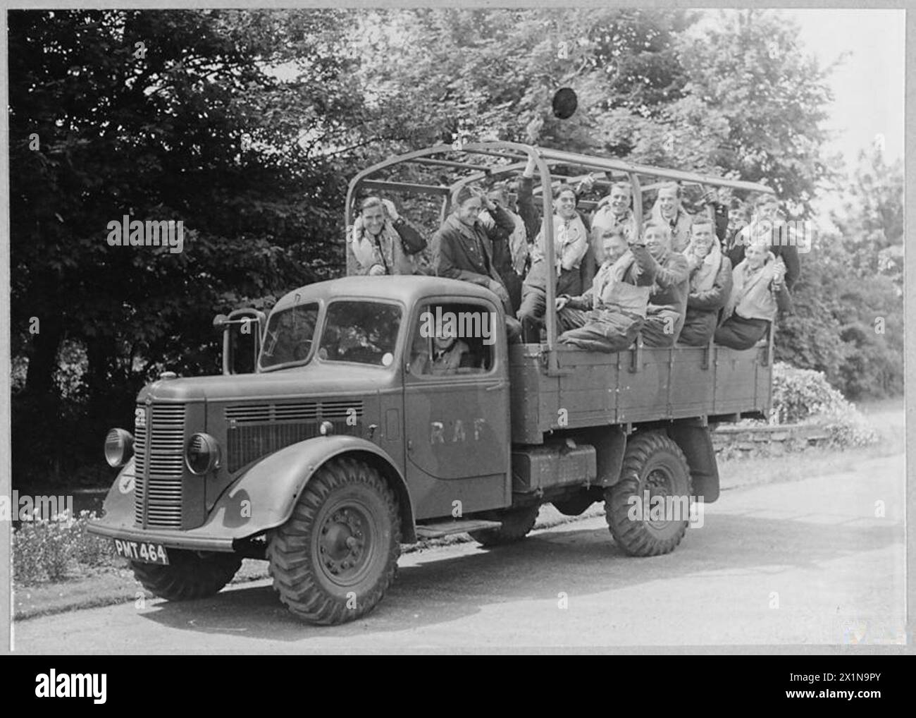 RAF FIGHTER COMMAND 1940 - Boulton Paul Defiant aircrew of No. 264 ...