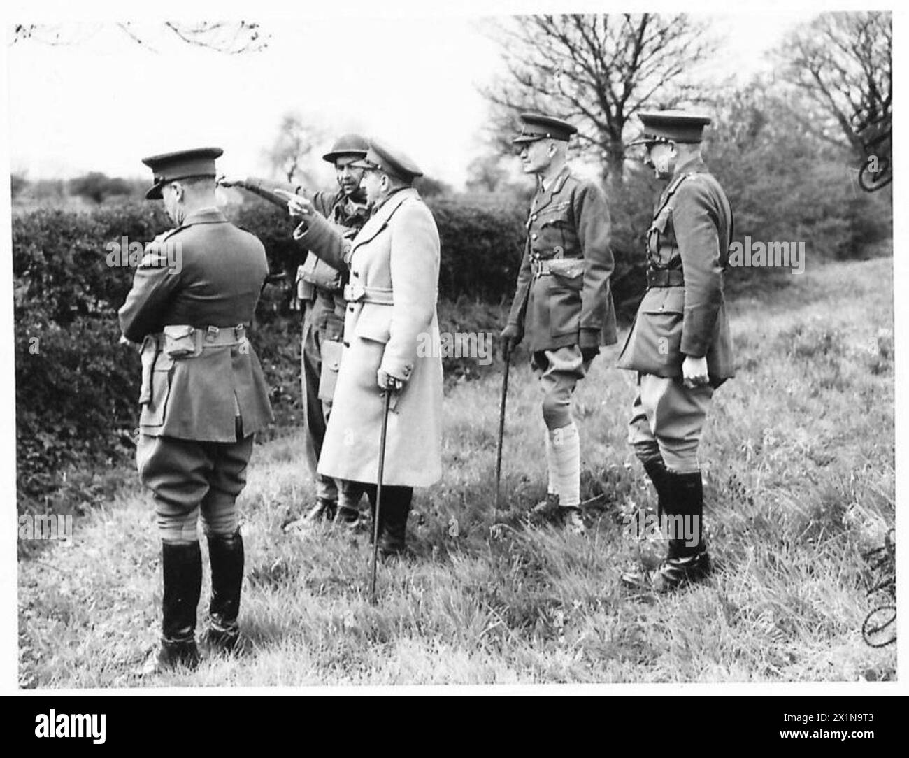 COMMANDER IN CHIEF VISITS NORTHERN COMMAND DEFENCES - The G.O.C.-in-C ...