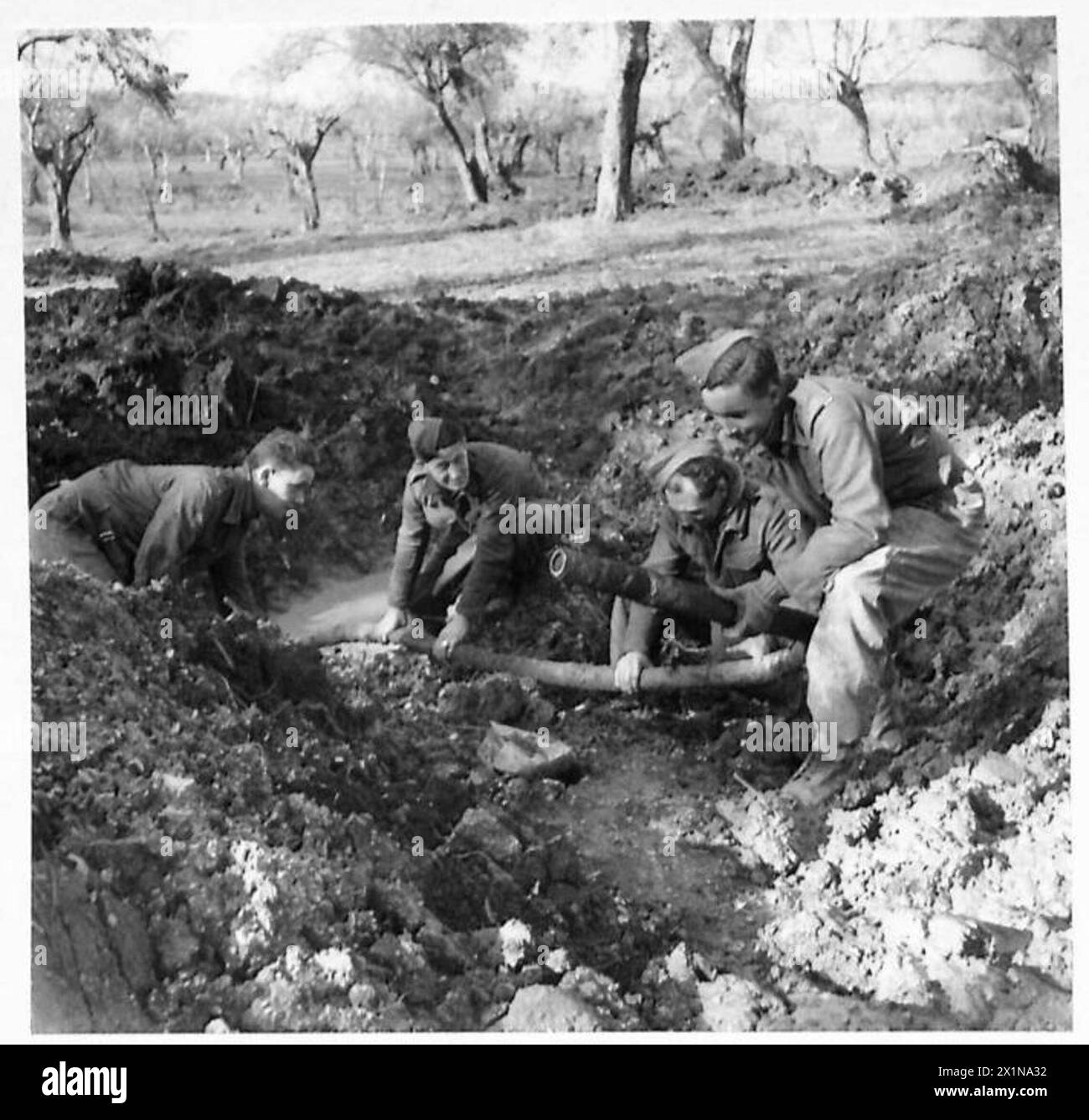 ITALY : FIFTH ARMYSIGNAL COMMUNICATIONS IN THE FIELD(For record ...