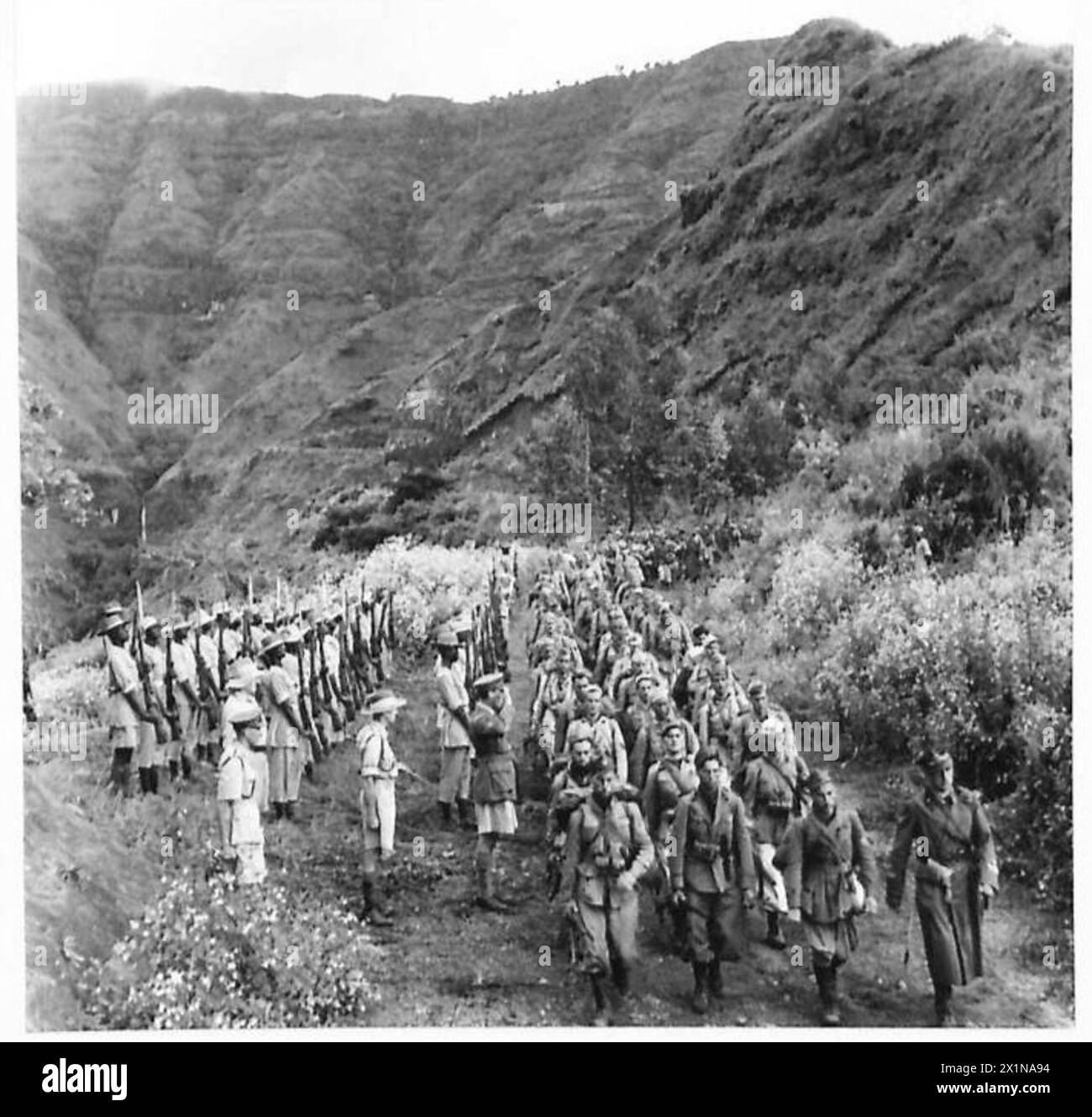 SURRENDER OF ITALIAN FORCE AT WALCHEFIT PASS - The surrendering Army ...