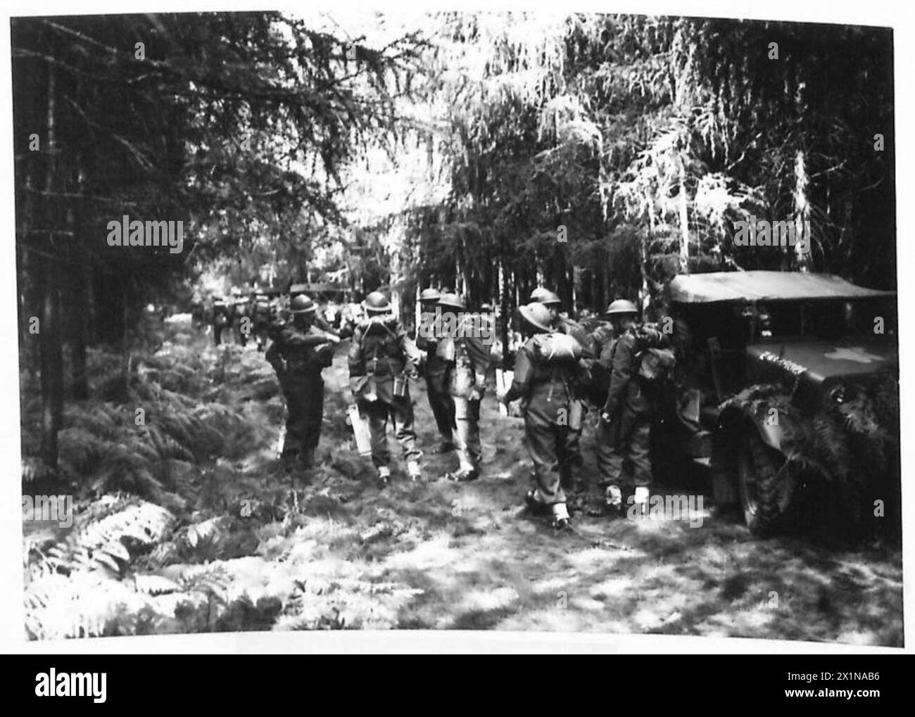 British army troops prepare Cut Out Stock Images & Pictures - Alamy