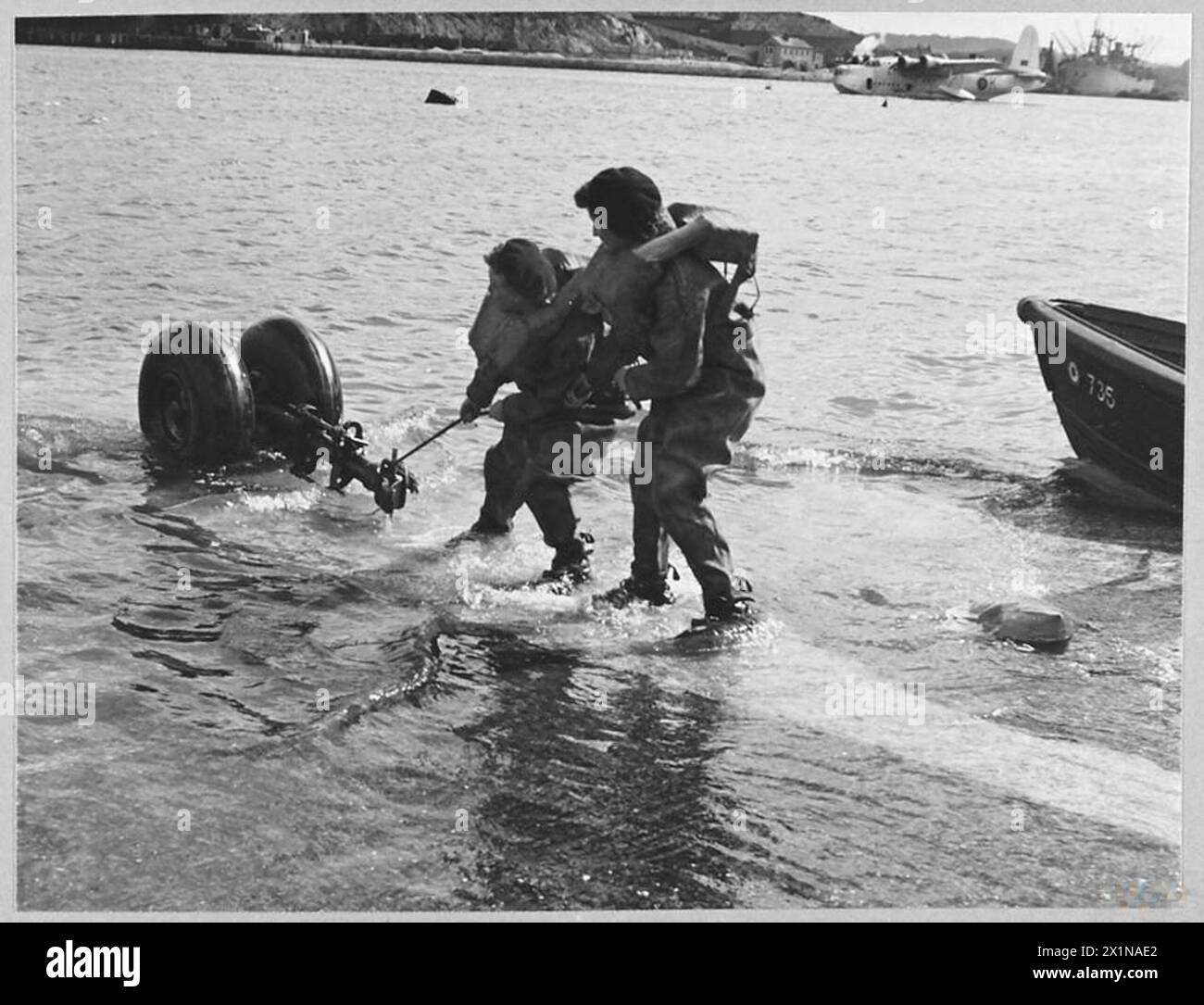 THE W.A.A.F. BEHIND COASTAL COMMAND - 13653 Picture (issued 1944) shows ...