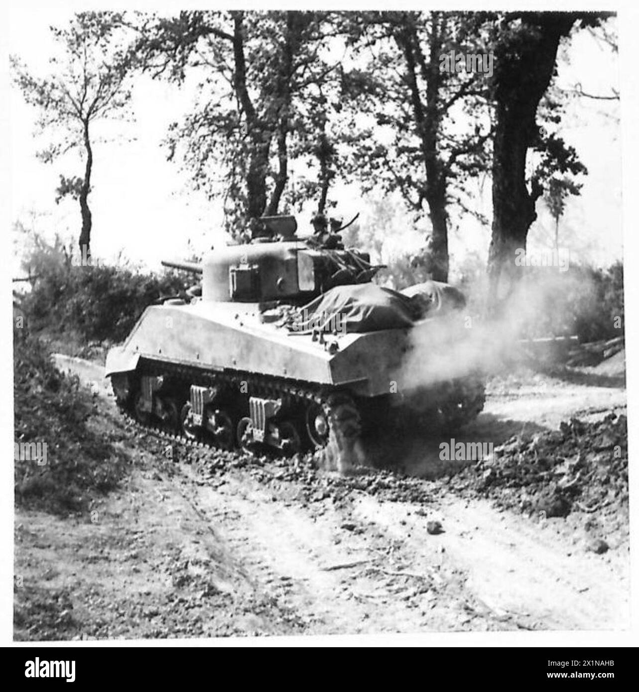 Tanks difficult terrain hi-res stock photography and images - Alamy