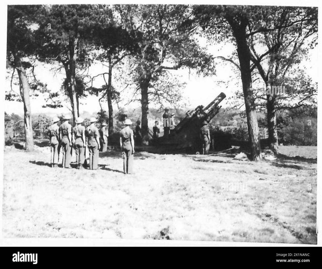 BIG GUNS OF BRITISH DEFENCE - Waiting for orders. 9.2" guns projecting ...