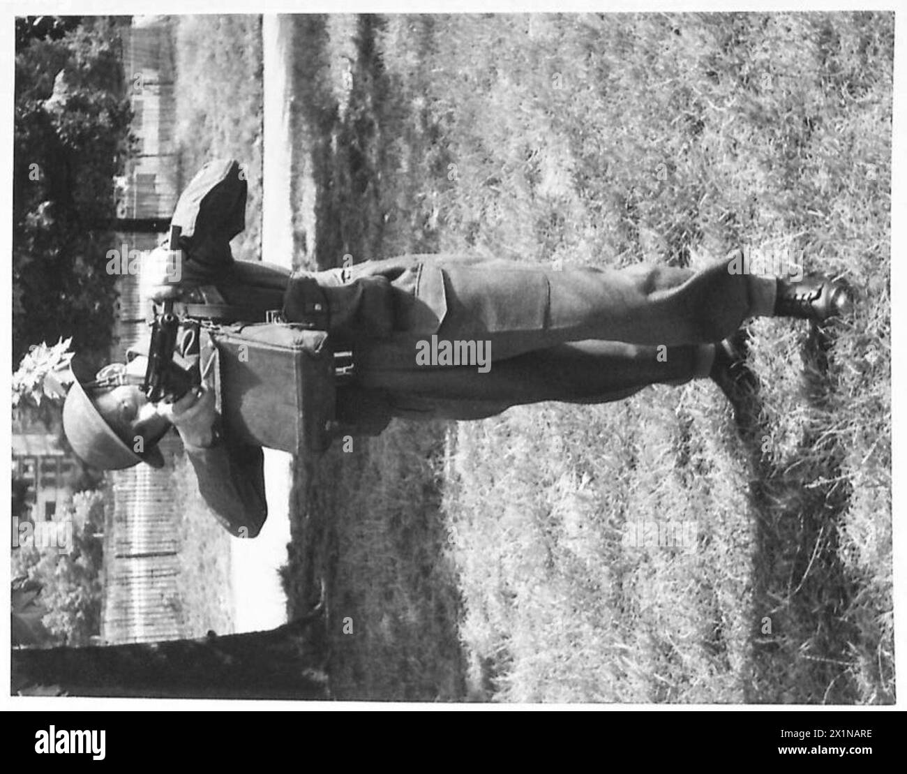 STEN GUN : (MILITARY TRAINING PICTURES) - Wrong way of firing from ...