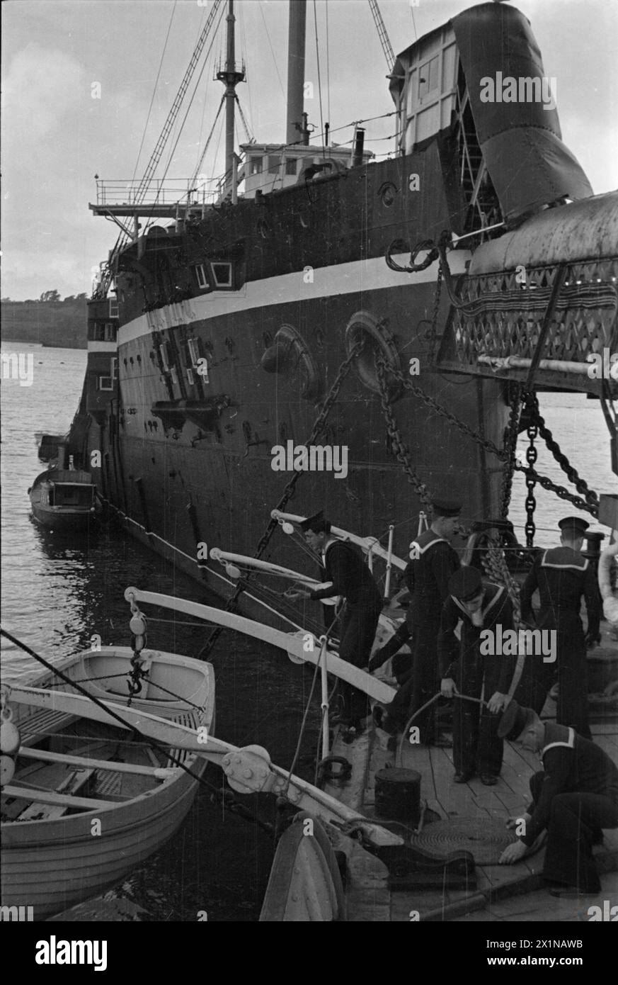 HMS DEFIANCE, TRAINING ESTABLISHMENT. SEPTEMBER 1940, HMS DEFIANCE ...