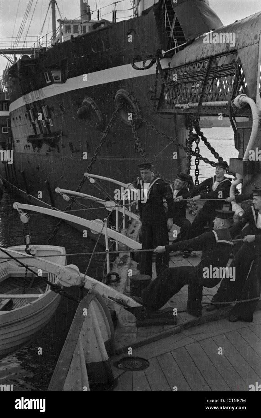 HMS DEFIANCE, TRAINING ESTABLISHMENT. SEPTEMBER 1940, HMS DEFIANCE ...