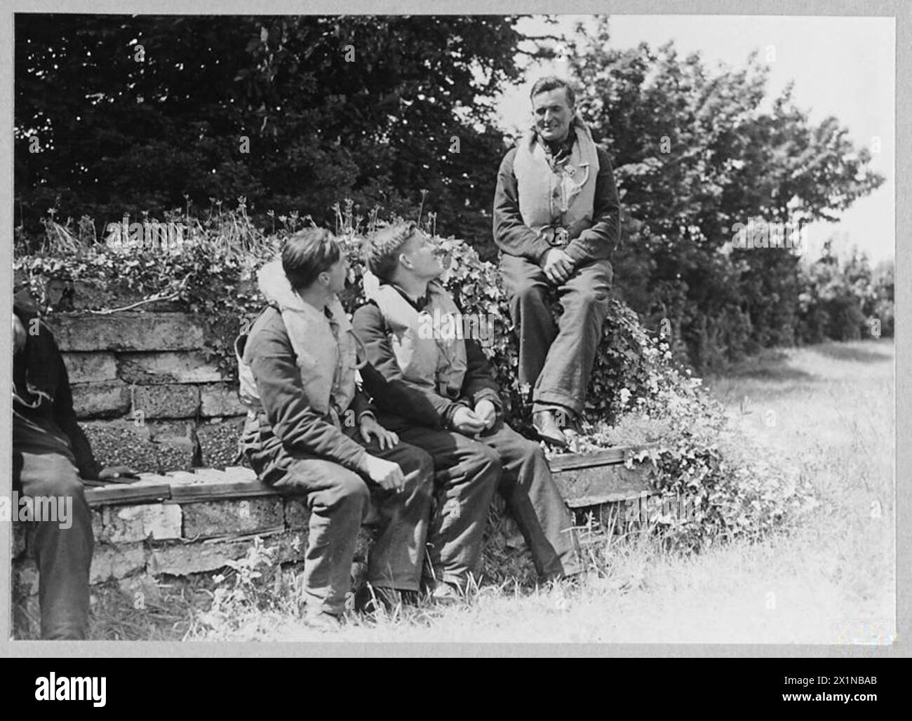 RAF FIGHTER COMMAND 1940 - Three Boulton Paul Defiant air gunners of No ...