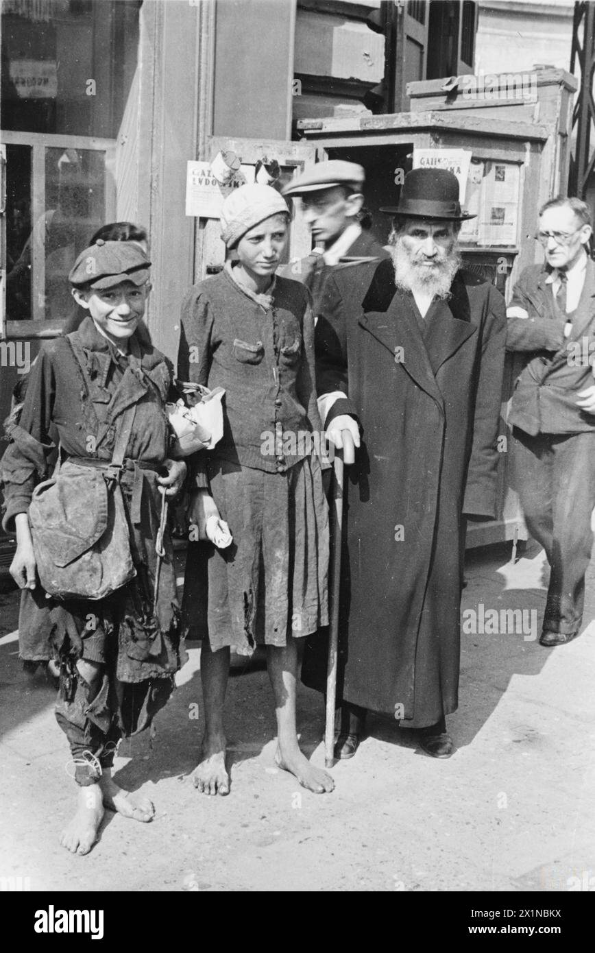 Warsaw ghetto street scene 1940 hi-res stock photography and images - Alamy