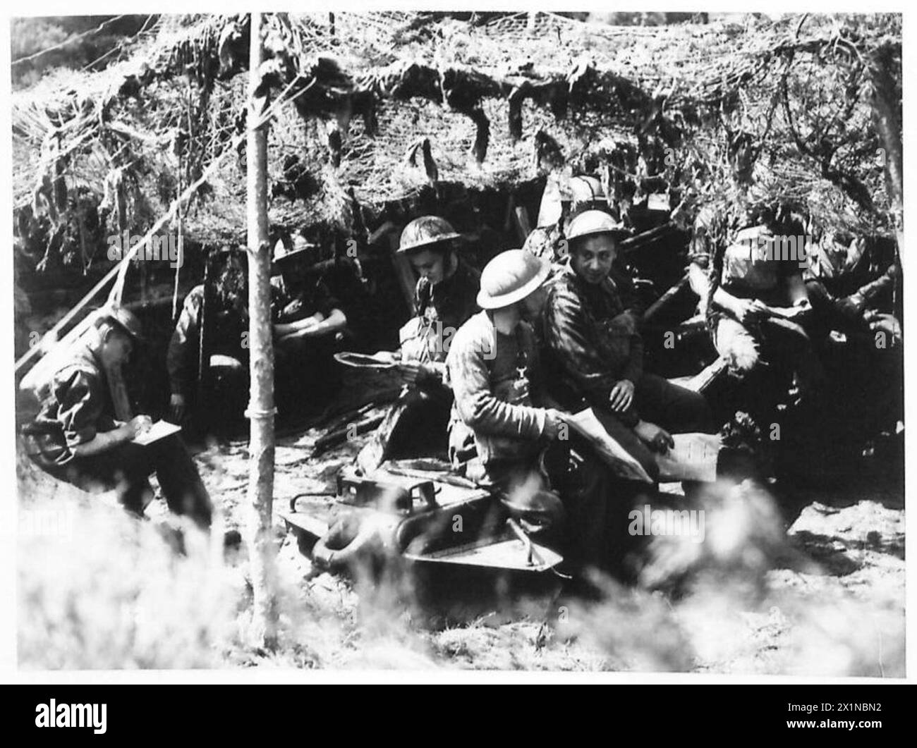 Active duty soldiers army Black and White Stock Photos & Images - Alamy