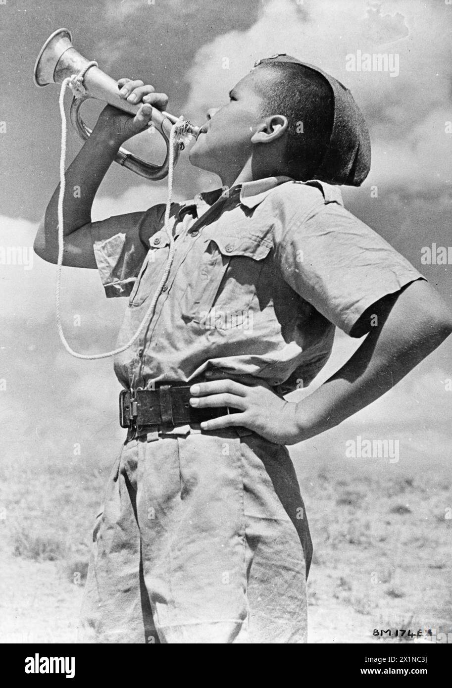 Middle east women military training hi-res stock photography and images ...