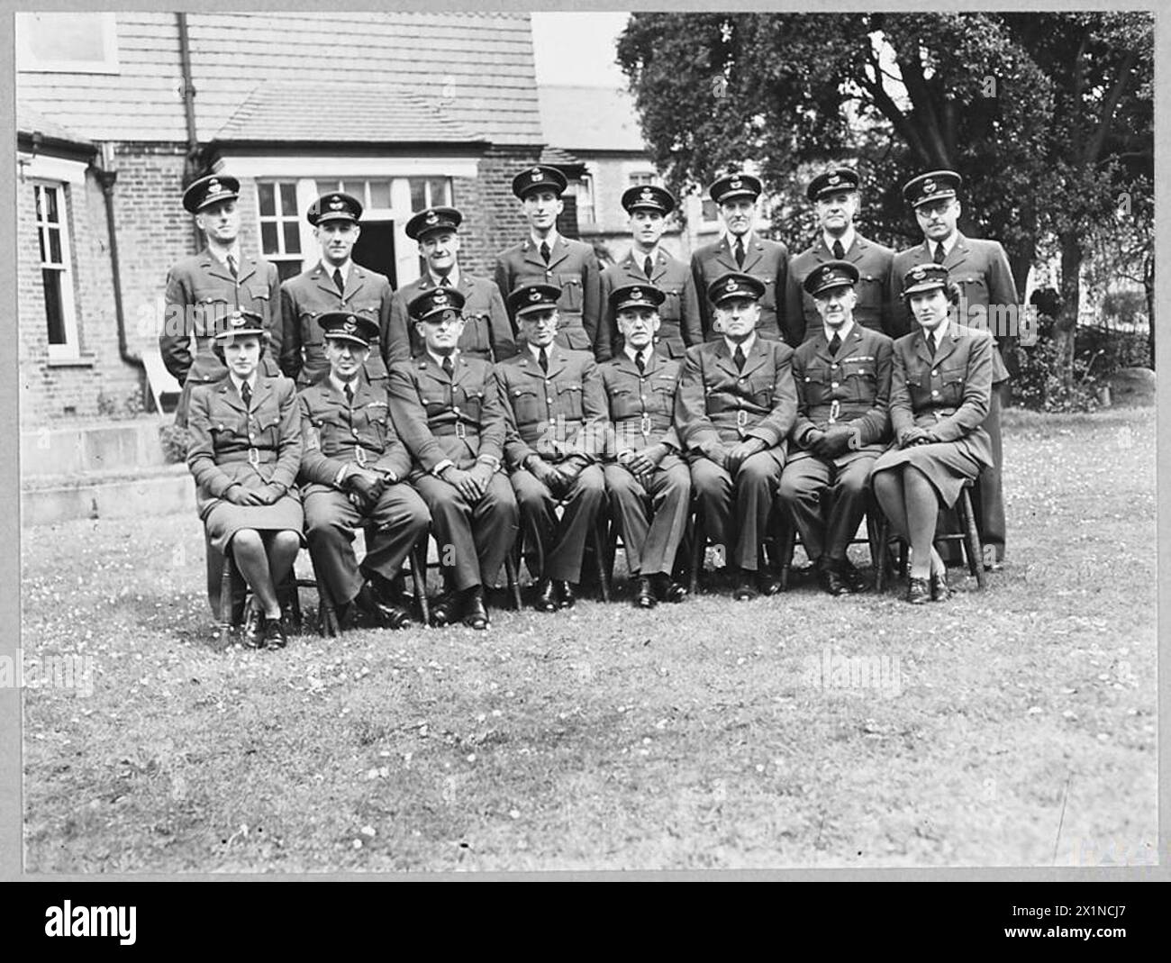 FRONT-LINE BRITISH BALLOON SQUADRON - The personnel of a front line ...