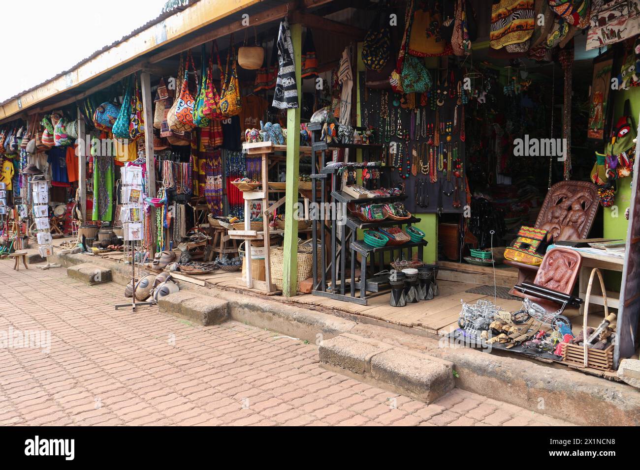 Traditional art uganda africa hi-res stock photography and images - Alamy