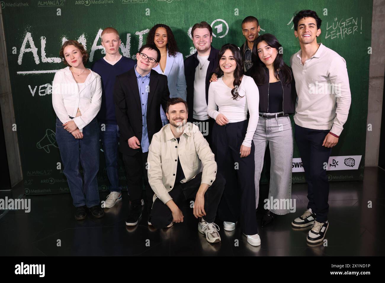 ALMANIA - Staffel 2 Premiere Phil Laude Rolle: Lehrer Frank Stimpel und ...
