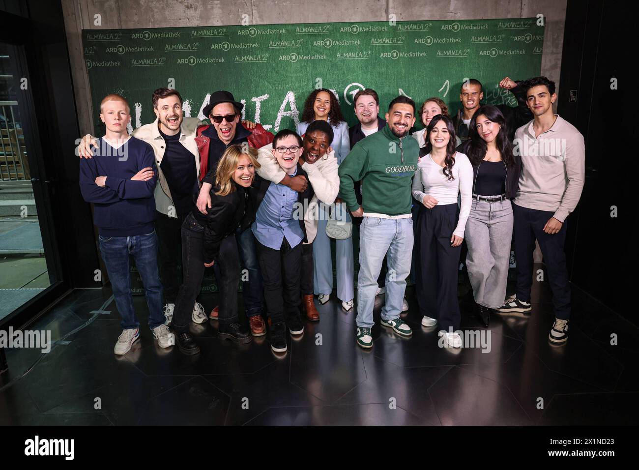 ALMANIA - Staffel 2 Premiere Phil Laude Rolle: Lehrer Frank Stimpel und ...