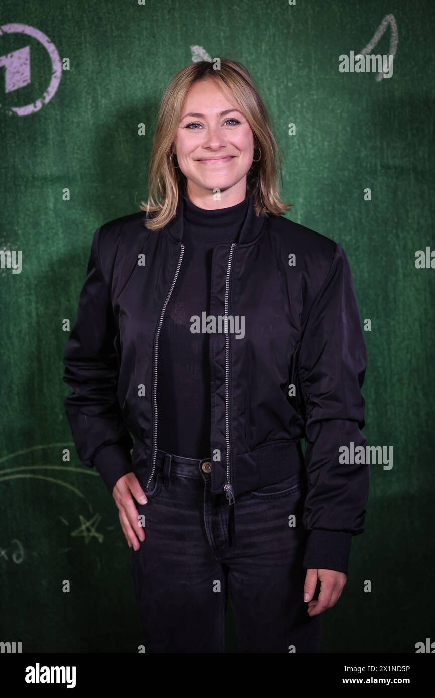 ALMANIA - Staffel 2 Premiere Sina Tkotsch ALMANIA - Staffel 2 Premiere ...