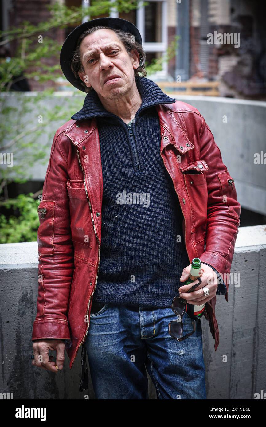 ALMANIA - Staffel 2 Premiere Milton Welsh Rolle Schulhausmeister ...