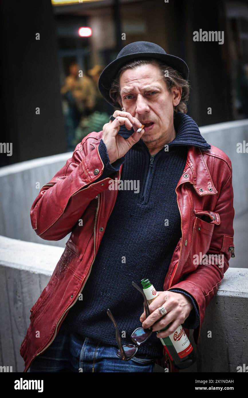 ALMANIA - Staffel 2 Premiere Milton Welsh Rolle Schulhausmeister ...