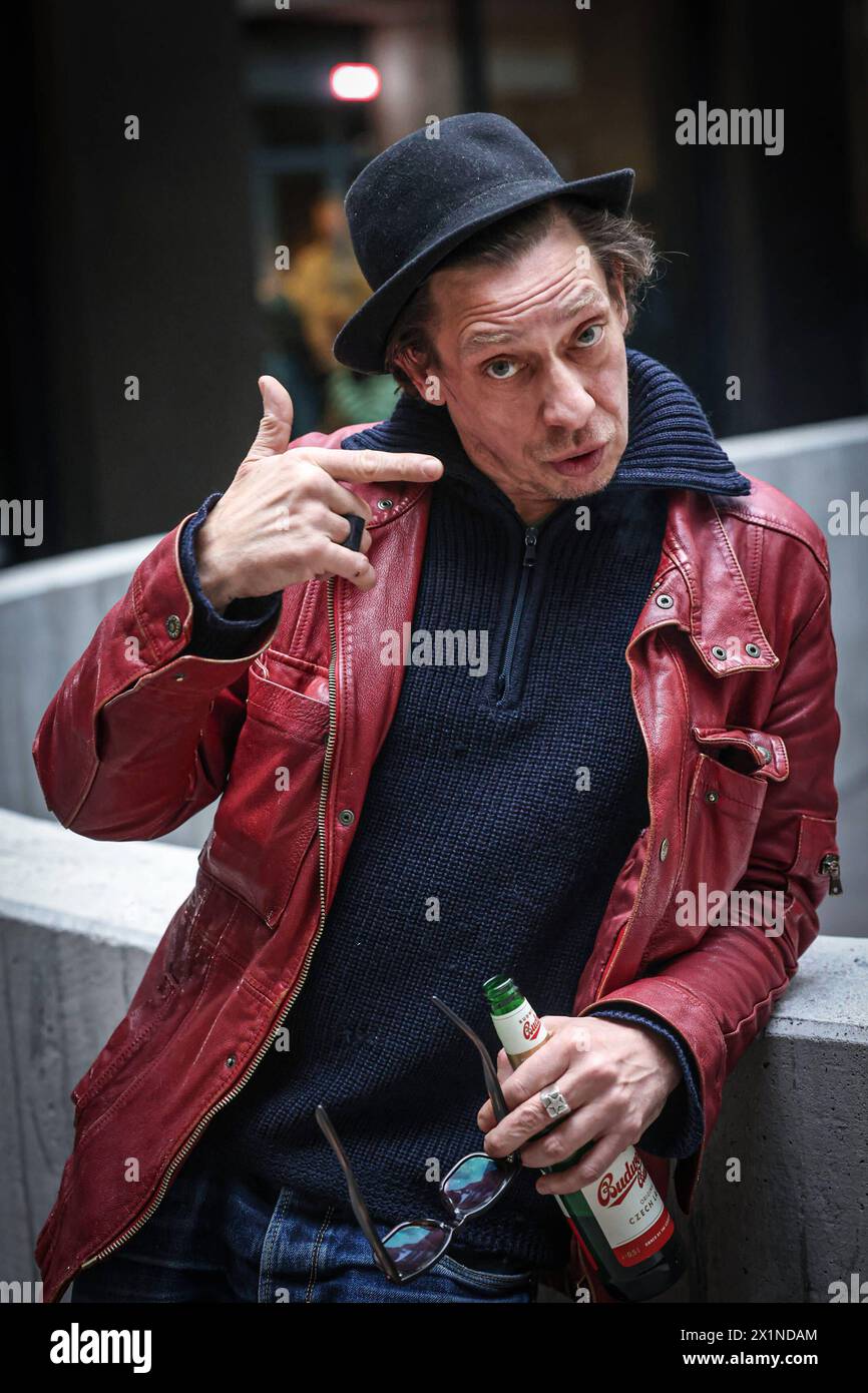 ALMANIA - Staffel 2 Premiere Milton Welsh Rolle Schulhausmeister ...