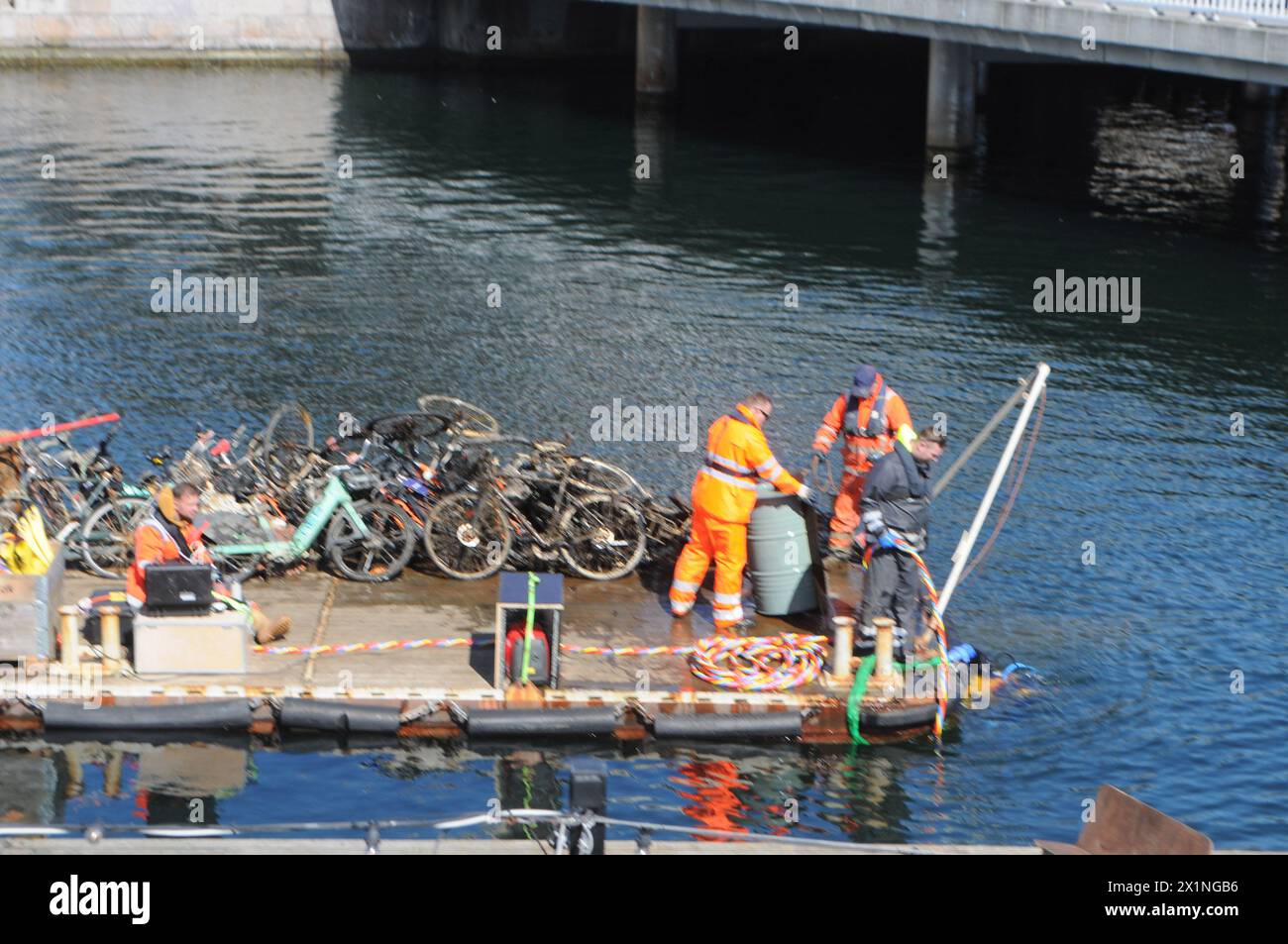 Cleaning habour hi-res stock photography and images - Alamy