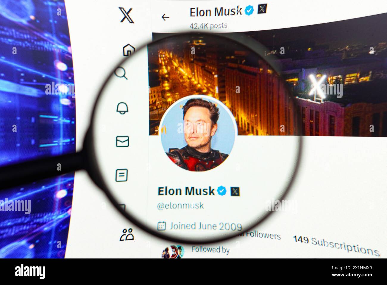 Elon musk official twitter profile hi-res stock photography and images ...