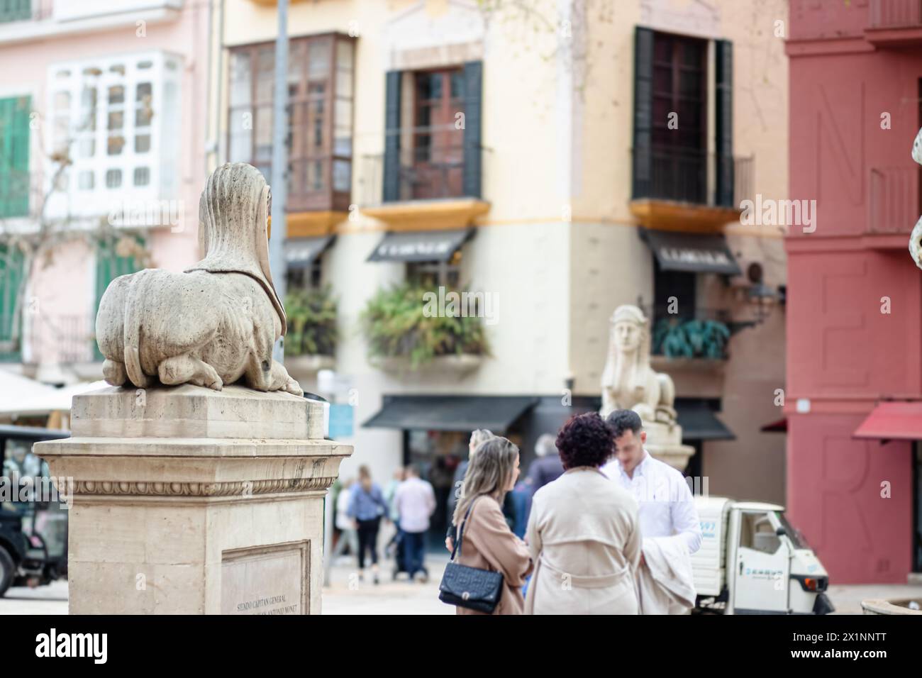 Towering monuments surrounded hi-res stock photography and images - Alamy