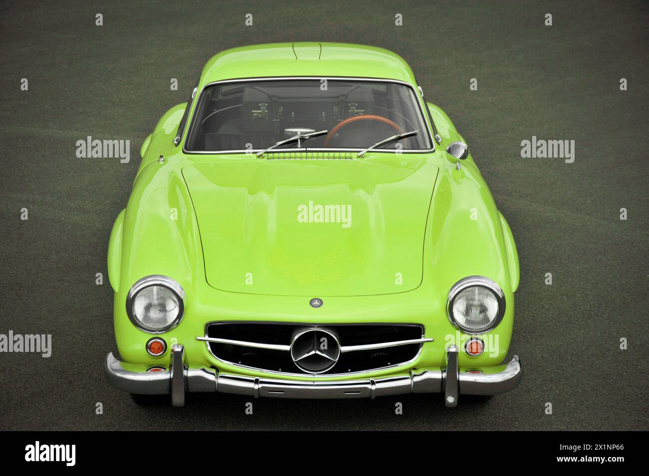 300 SL Coupe' Front oben Stock Photo - Alamy