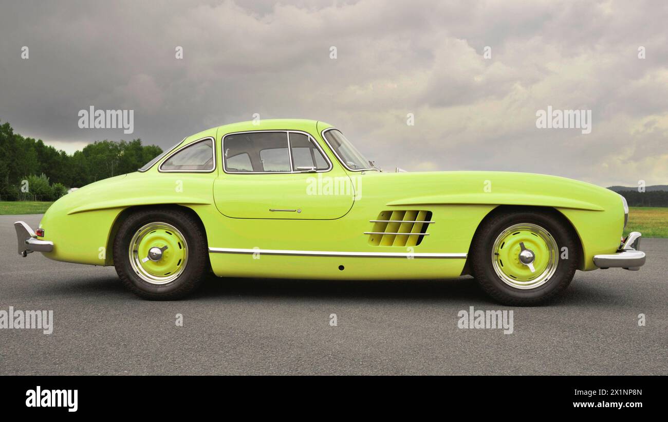 Retro rennwagen hi-res stock photography and images - Alamy