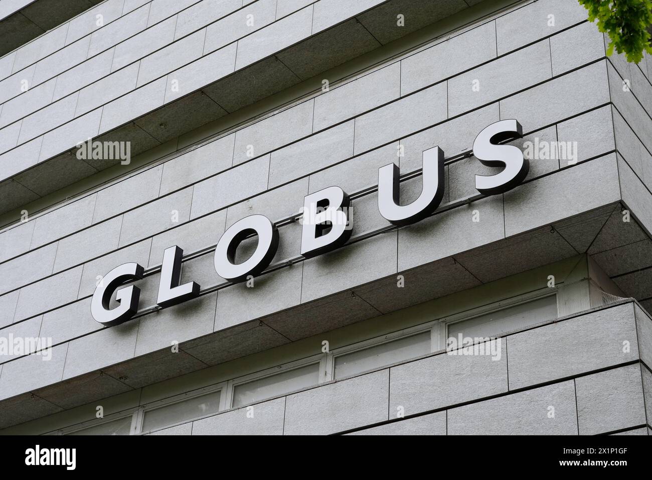 Anton Geisser 08.04.2024 ZH. Schweiz. Bild : Globus Warenhaus Logo ...