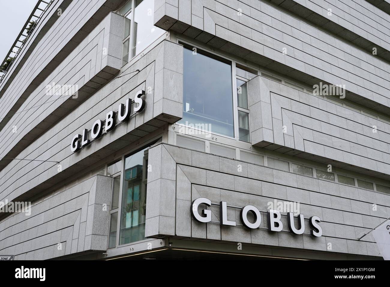 Anton Geisser 08.04.2024 ZH. Schweiz. Bild : Globus Warenhaus Logo ...