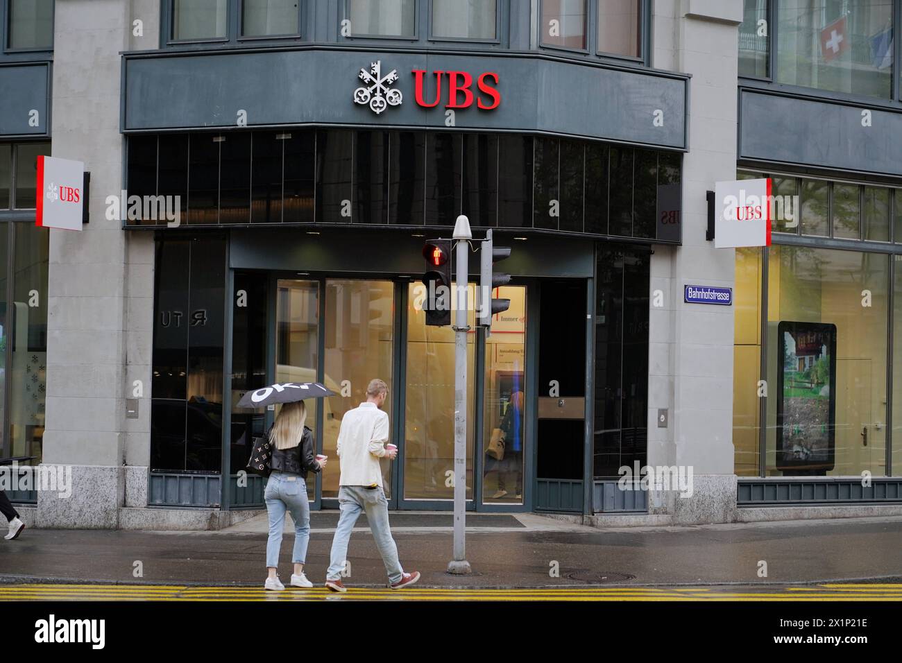 Anton Geisser 01.04.2024 ZH. Schweiz. Bild: Bank UBS. Schweizer Fahne ...