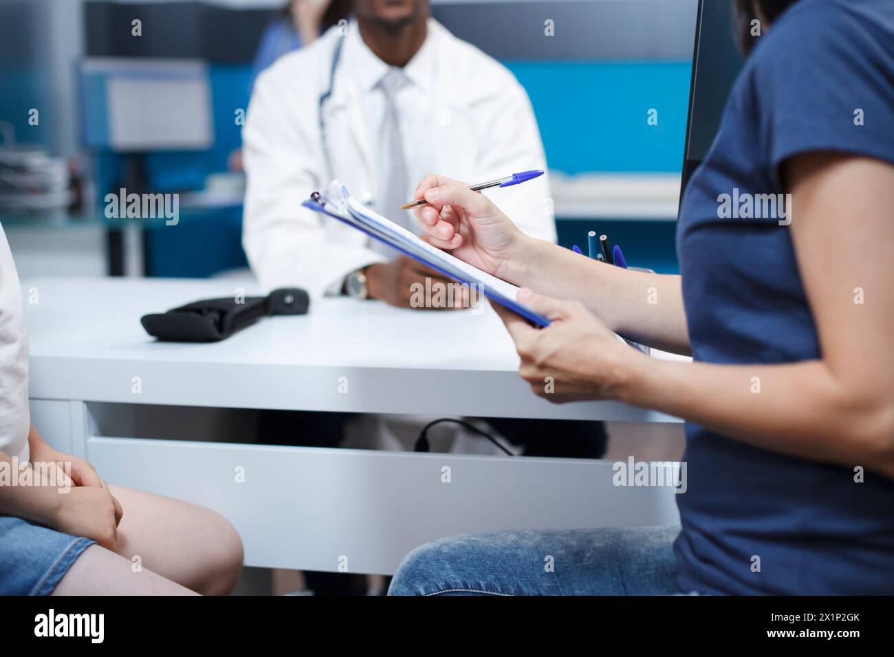 Filling out papers hi-res stock photography and images - Alamy
