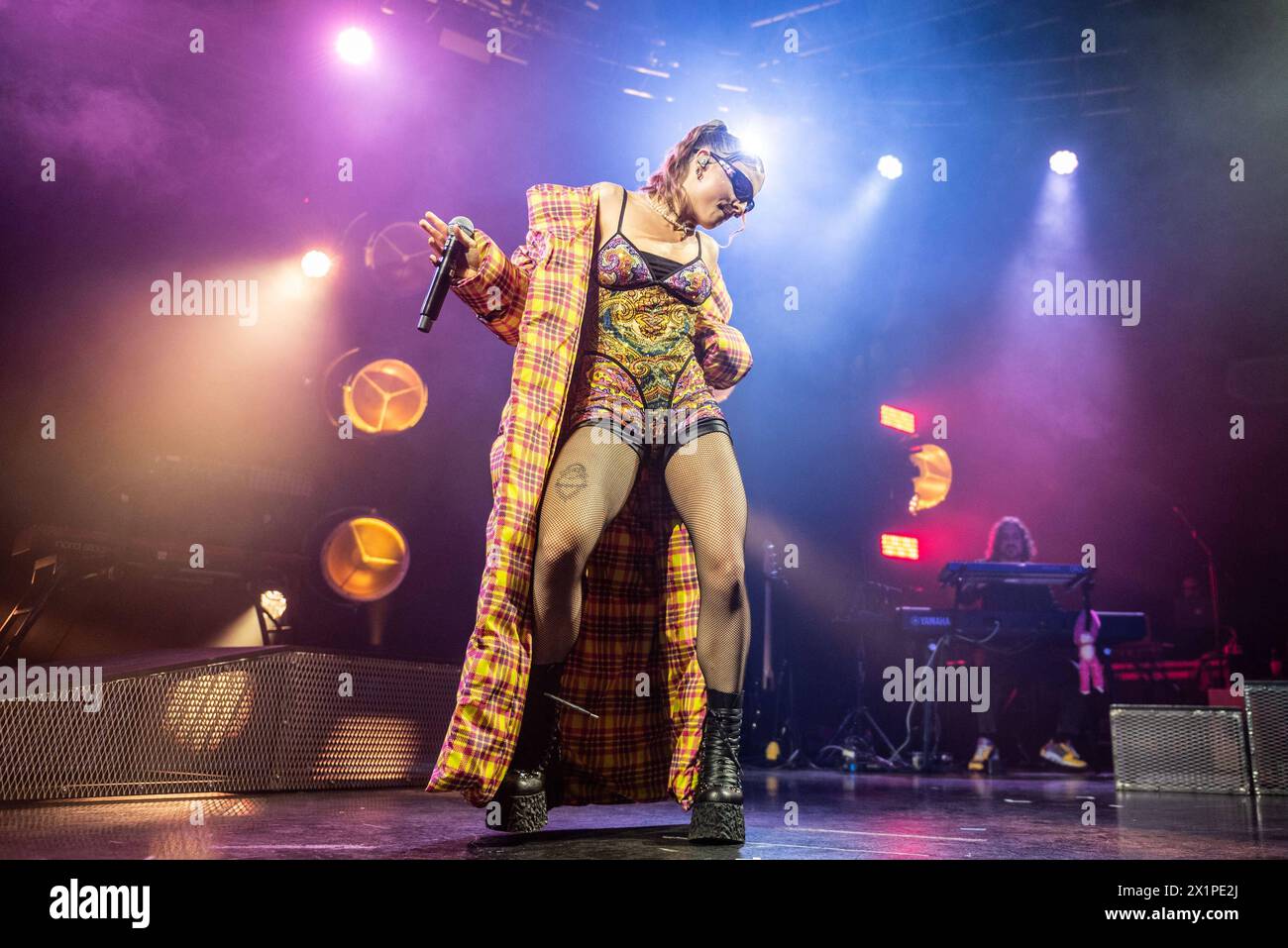 Italian singer Music Concert - Angelina Mango - Pare una pazzia ...