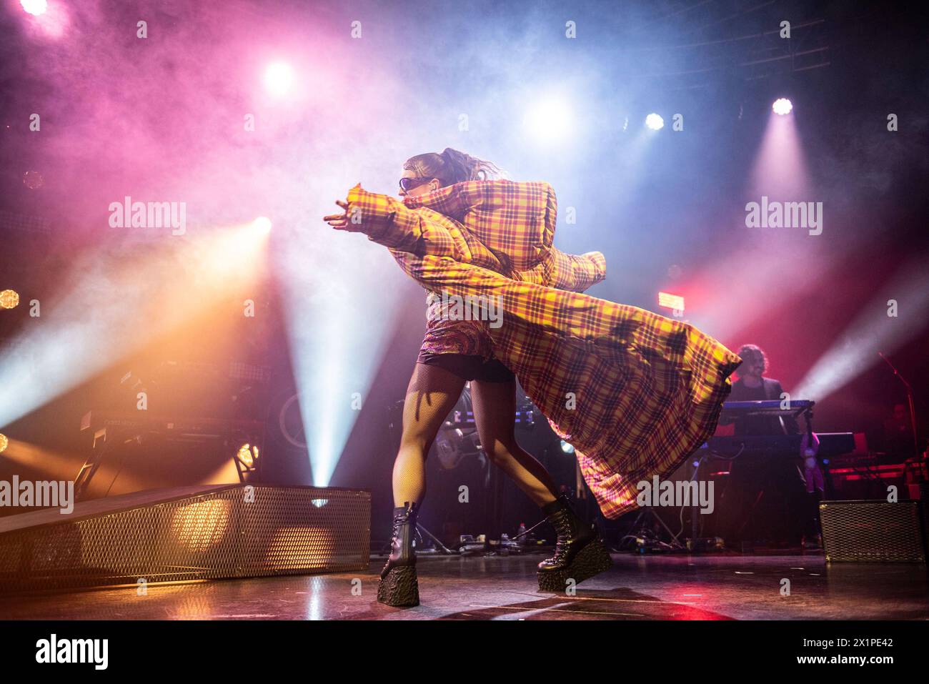 Italian singer Music Concert - Angelina Mango - Pare una pazzia ...