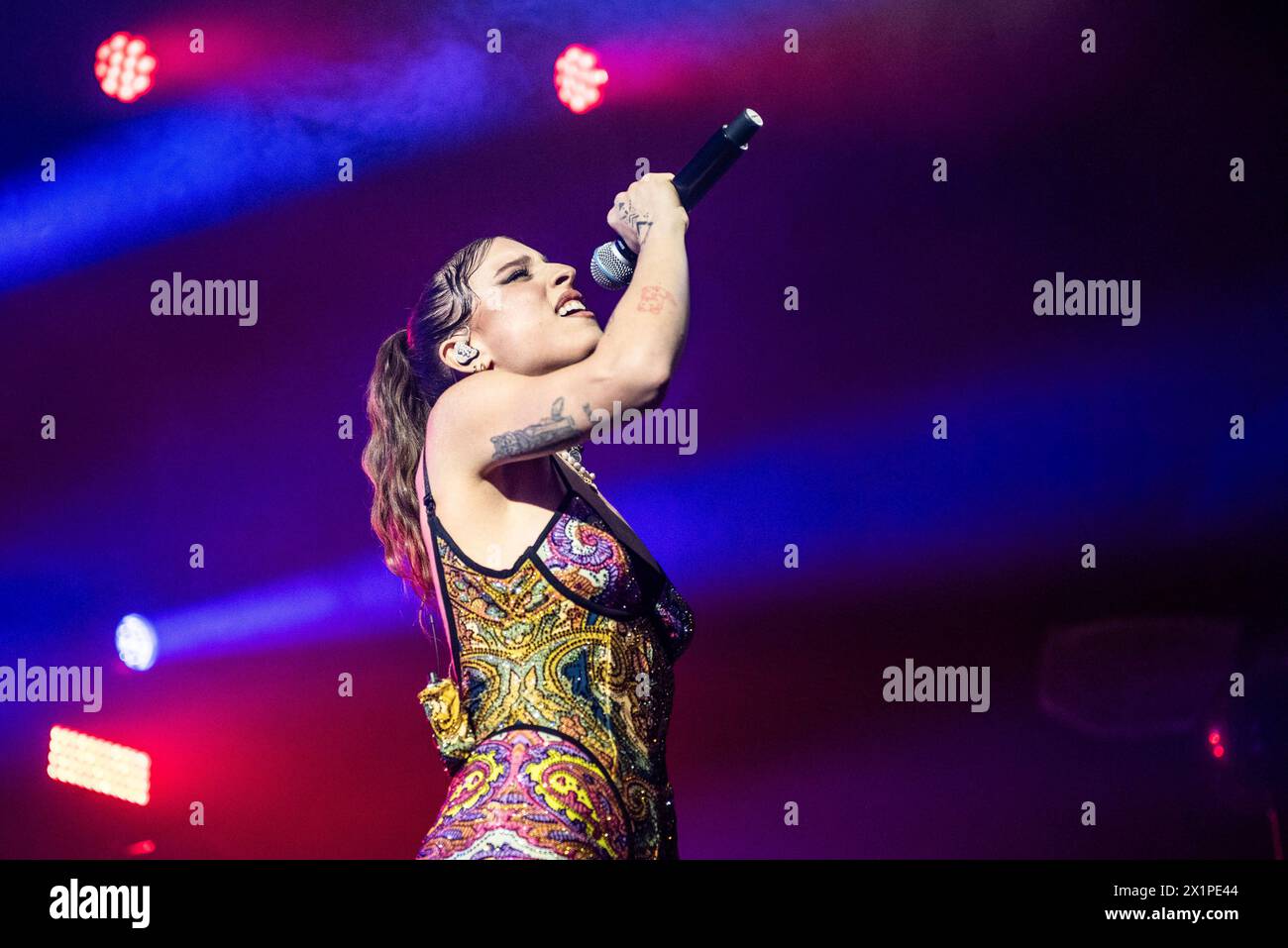 Italian singer Music Concert - Angelina Mango - Pare una pazzia ...